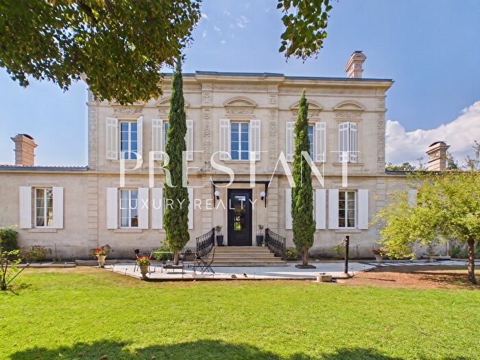 Maison 16 pièces à Saint-Symphorien, à vendre