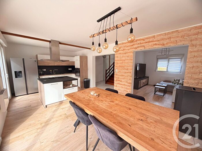 Maison à louer - Thionville, Guentrange - 5 pièces - 3 chambres