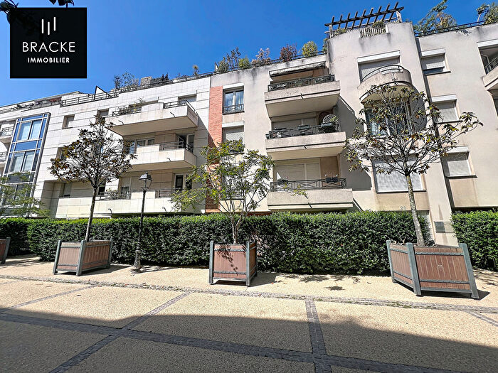 Appartement 4 pièces à vendre à Courbevoie, Hôtel de ville