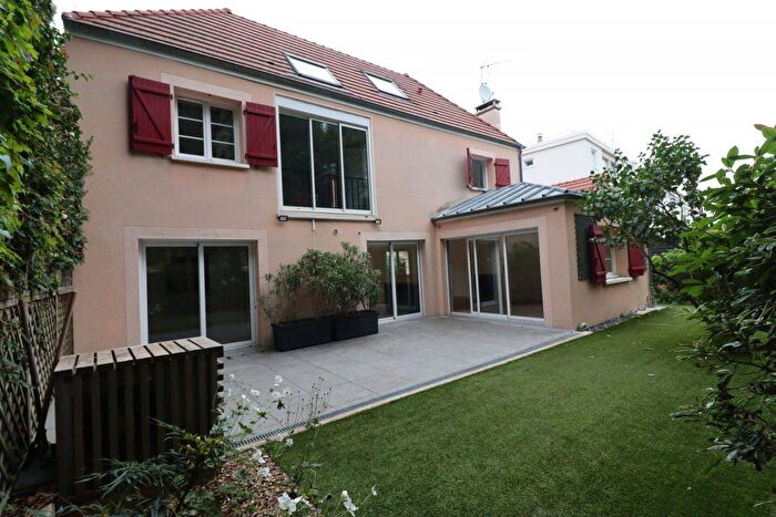 Maison à louer - Nanterre - 6 pièces - 4 chambres