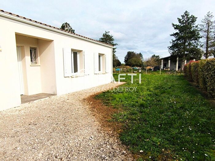 Maison 4 pièces à Saint-Simon-de-Pellouaille, à vendre