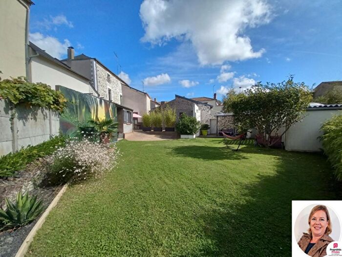 Chaudron-en-Mauges : Maison 8 pièces à vendre