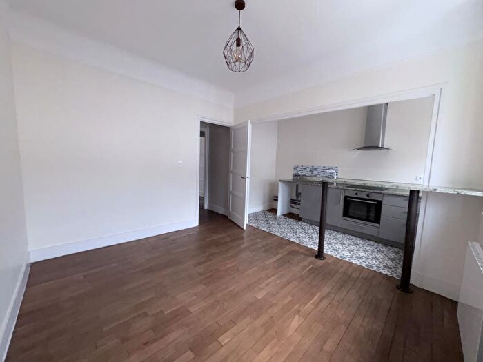 Appartement à louer - Le Creusot, Sud Est - 2 pièces - 1 chambre