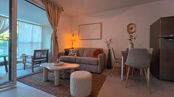 Appartement à louer - Le Grimond-Plateaux Fleuris-Valliere, Saint-Laurent-du-Var - 2 pièces - 1 chambre