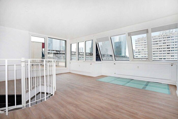 Appartement à louer - Gambetta, Courbevoie - 5 pièces - 4 chambres