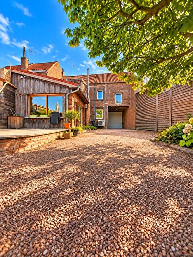 Maison 7 pièces à Petite-Forêt, à vendre