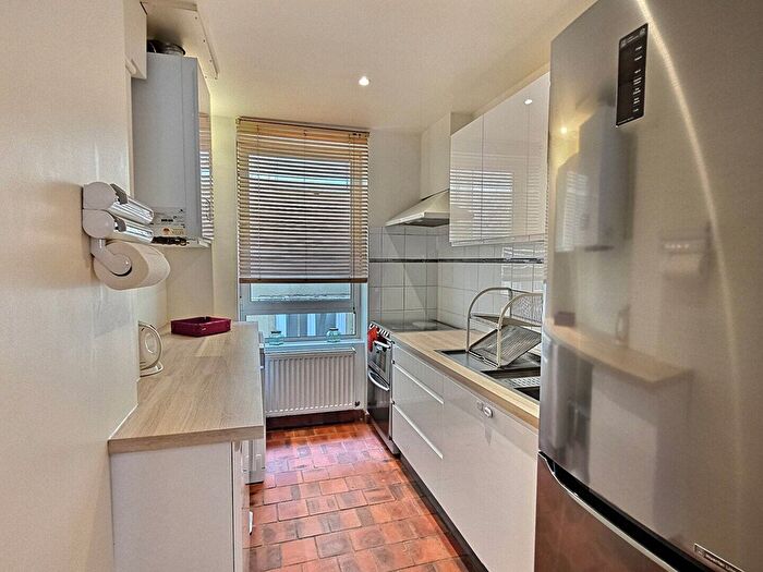 Appartement à louer - Ballainvilliers, Clermont-Ferrand - 3 pièces - 2 chambres