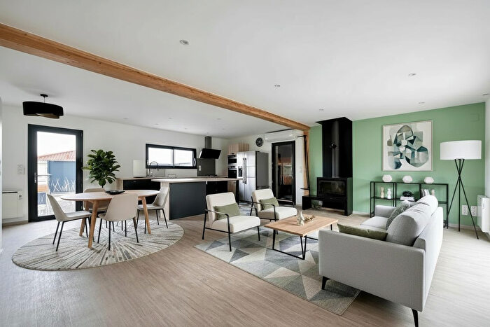 Maison à vendre - Saint-Genès-Champanelle - 6 pièces - 4 chambres