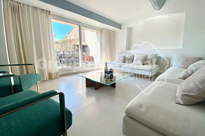 Appartement à louer - Nîmes, Tour Magne - 2 pièces - 1 chambre