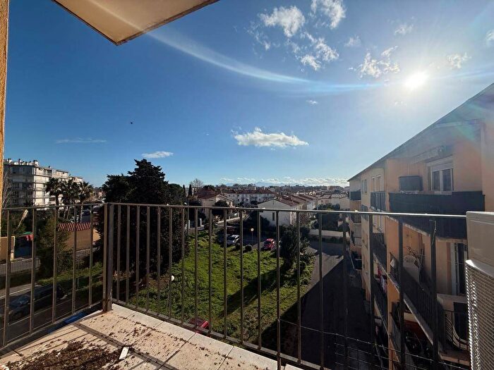 Appartement à louer - Bas Vernet Est, Perpignan - 4 pièces - 3 chambres