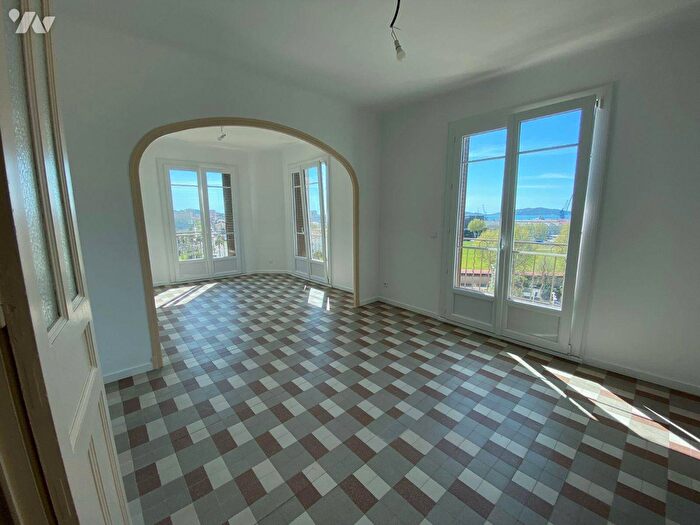 Appartement à louer - Toulon - 4 pièces - 2 chambres