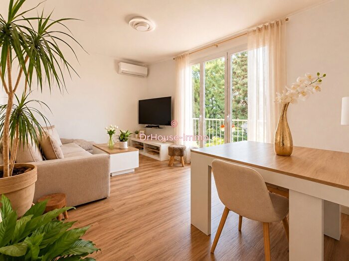 Cagnes-sur-Mer, Le Val Fleuri : Appartement 4 pièces à vendre