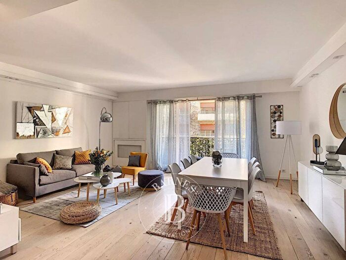 Appartement 2 pièces à louer à Saint James-Delabordère, Neuilly-sur-Seine