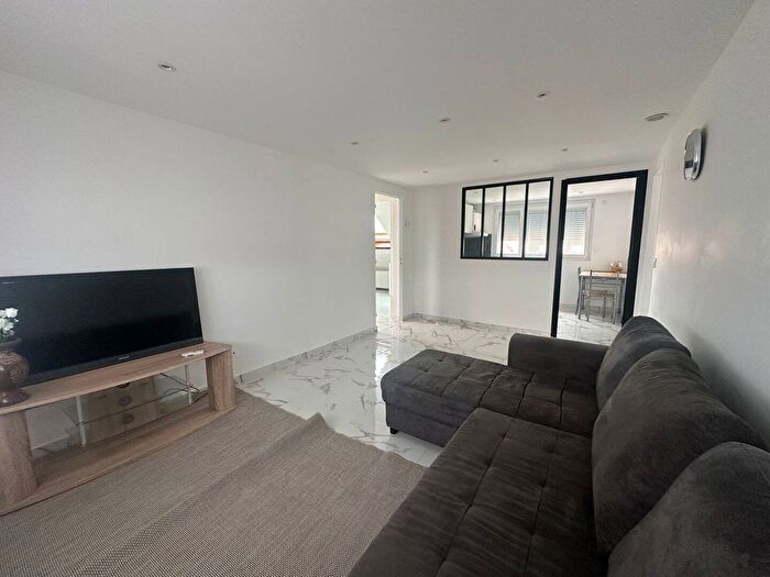 Appartement à louer - Sainte-Geneviève-des-Bois - 3 pièces - 1 chambre