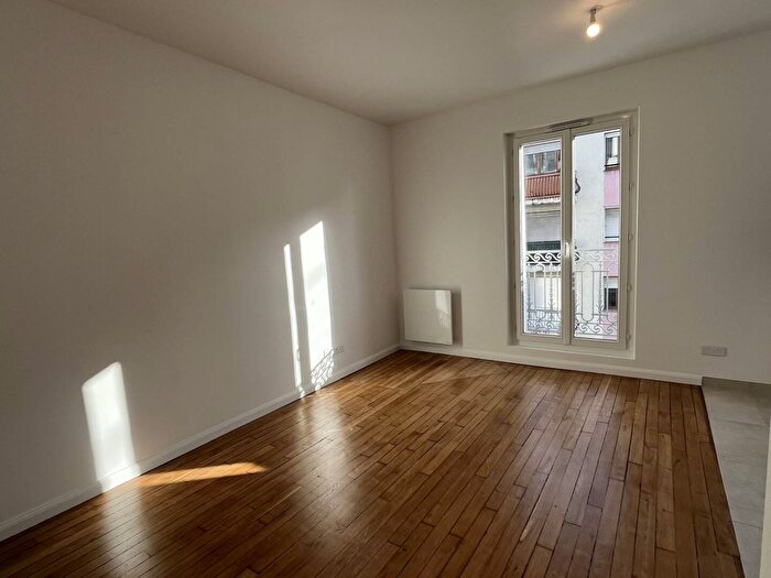 Appartement à louer - Rosiers-Les Puces, Saint-Ouen - 2 pièces - 1 chambre