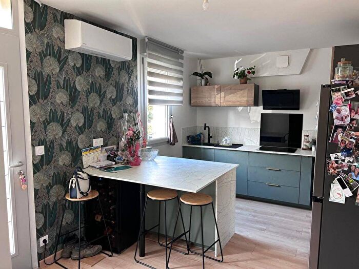 Maison à louer - Auzouer-en-Touraine - 4 pièces - 3 chambres