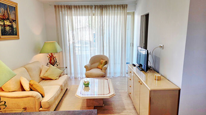 Appartement à louer - Cannes, Pointe Croisette - 2 pièces - 1 chambre