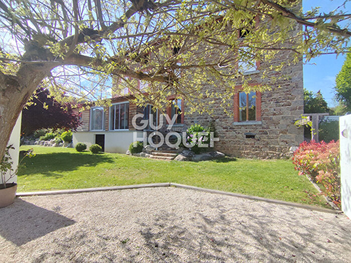 Maison à vendre - La Côte-en-Couzan - 6 pièces - 4 chambres