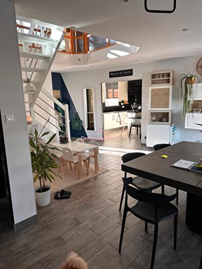 Maison à vendre - Saint-Yorre - 8 pièces - 5 chambres