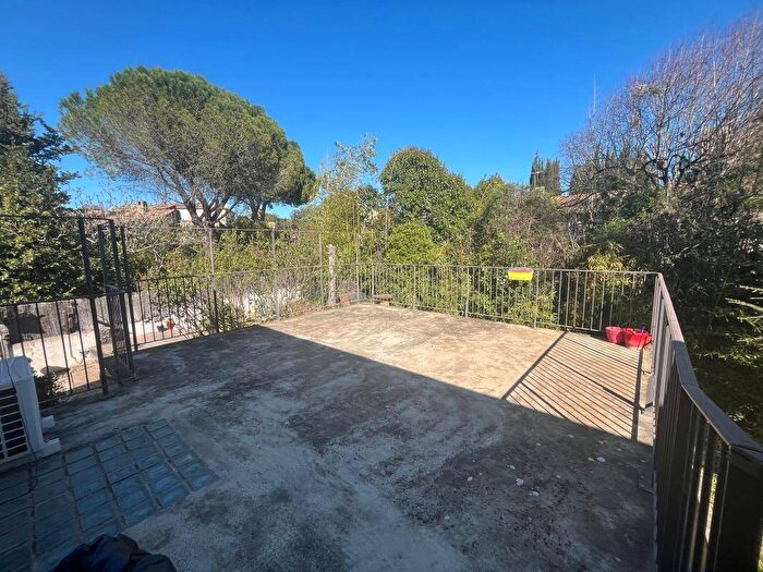 Appartement à louer - Saint-Brès - 4 pièces - 3 chambres