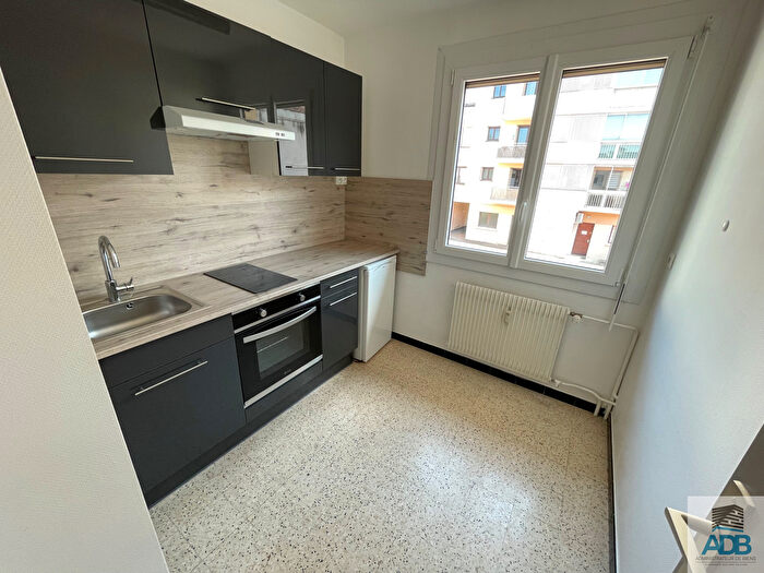 Appartement à louer - Roanne, Gare - 1 pièce