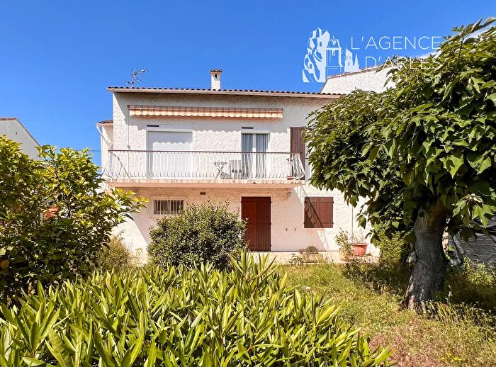 Maison 6 pièces à Arles, Trébon, à vendre