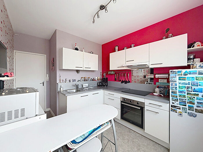 Appartement 4 pièces à Laval, Pavement, à vendre