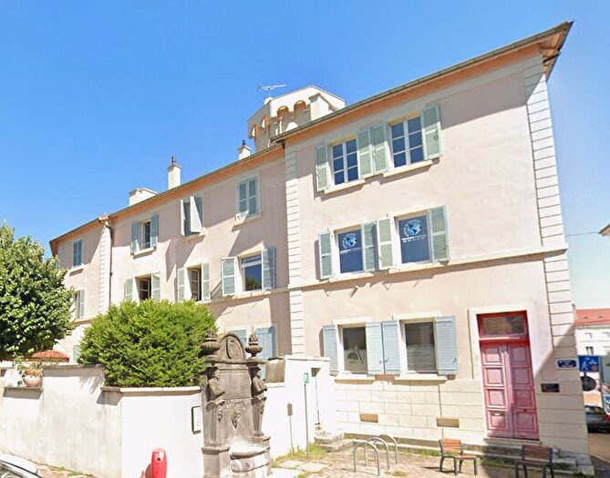 Appartement à louer - Bourgoin-Jallieu, Centre-ville, Pont Saint-Michel - 4 pièces - 3 chambres