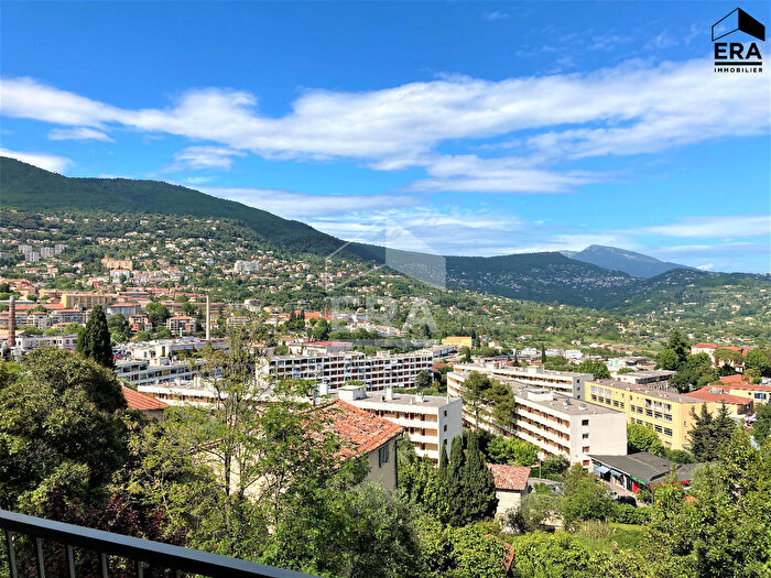 Appartement à louer - Grasse, Saint-Claude - 4 pièces - 3 chambres