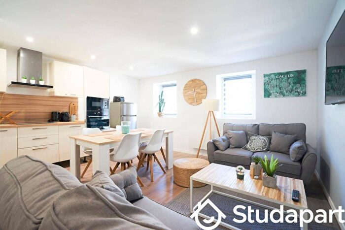 Appartement à louer - Centre Ville, Reims - 1 pièce - 1 chambre