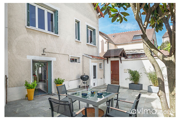 Maison 6 pièces à Saint-Germain-en-Laye, Centre-ville, Quartiers forestiers, à vendre