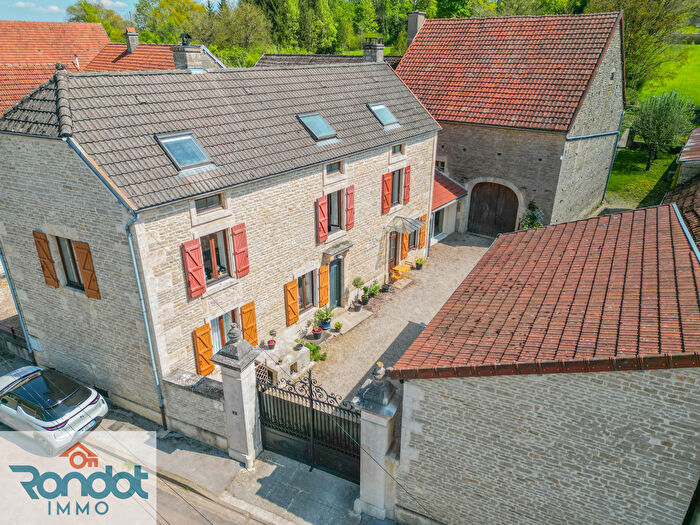 Maison à vendre - Saint-Broing-les-Moines - 7 pièces - 5 chambres