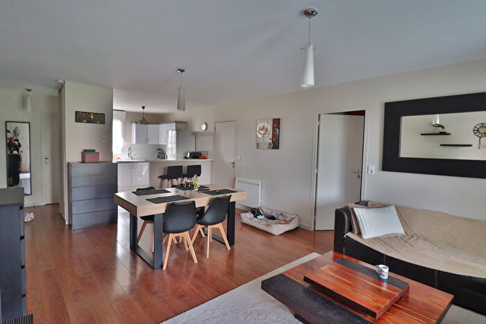 Appartement à vendre - Saint-André-les-Vergers - 3 pièces - 2 chambres