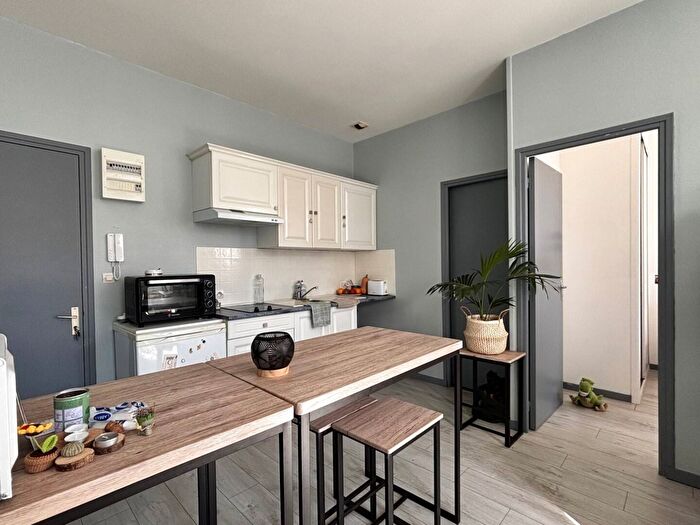 Appartement à louer - Centre Ville Nord, Rochefort - 2 pièces - 1 chambre