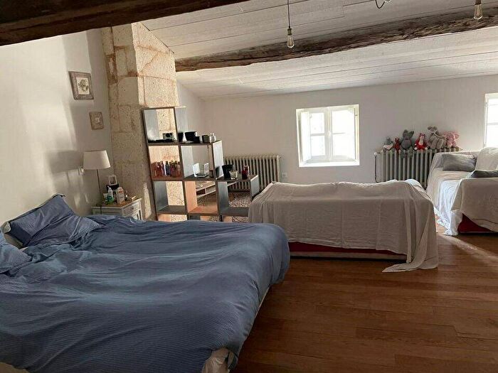 Appartement à louer - Saint Ausone-Saint Martin-Saint Gelais, Angoulême - 1 pièce