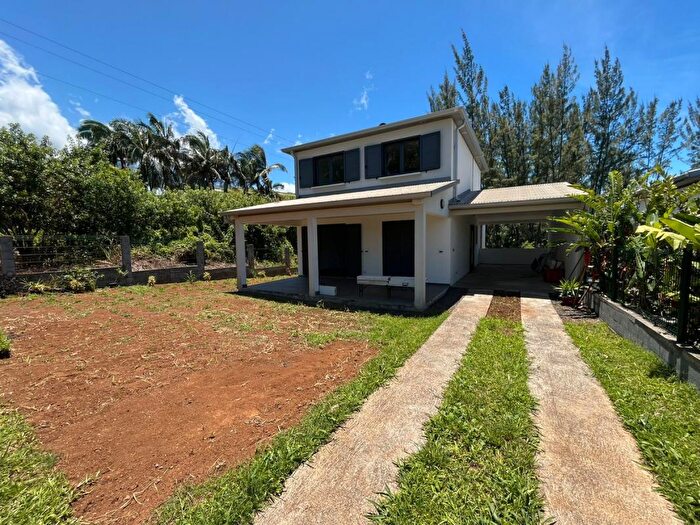 Maison à louer - Saint-Joseph, Vincendo, Bras Panon, Le Plateau - 4 pièces - 3 chambres