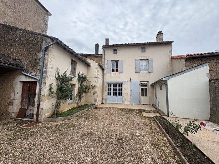 Maison 5 pièces à Gençay, à vendre