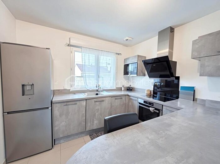 Maison à vendre - Cheptainville - 4 pièces - 3 chambres