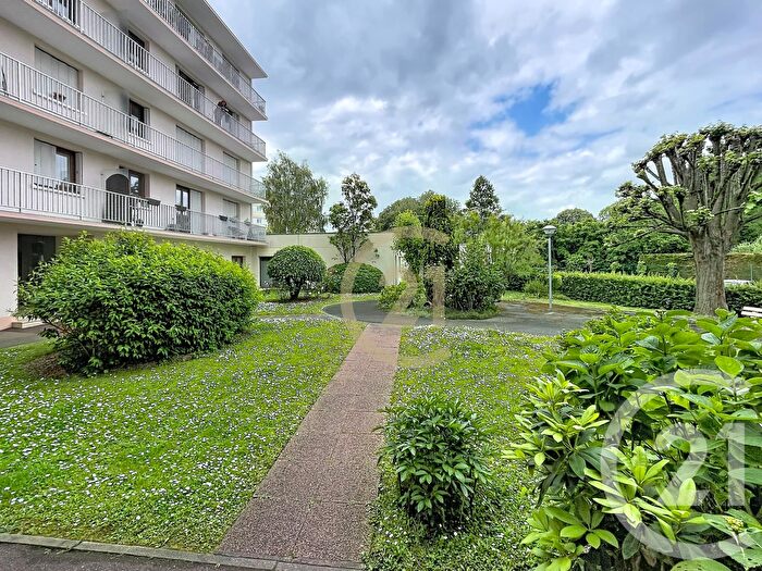 Appartement 1 pièce à vendre à Fontenay-le-Fleury, Vieux village