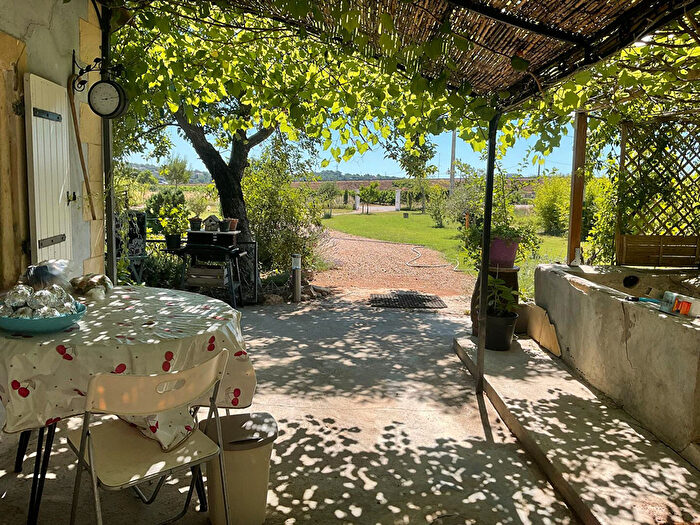 Maison à vendre - Saint-Maximin-la-Sainte-Baume, Centre-ville - 2 pièces - 1 chambre