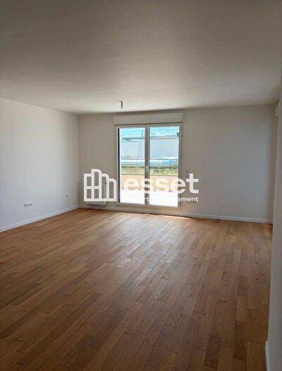 Appartement 4 pièces à louer à Faubourg de l'Arche, Courbevoie