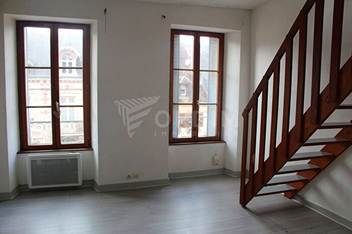 Bourg et Hameaux Rive Droite, Villeneuve-sur-Yonne : Appartement 2 pièces à louer
