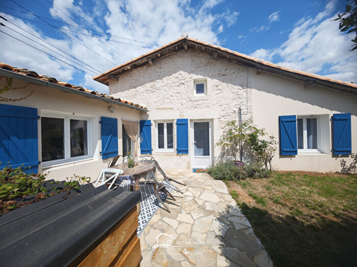 Maison à louer - Lezay - 3 pièces - 2 chambres