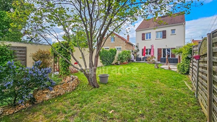 Bruyères-le-Châtel : Maison 6 pièces à vendre