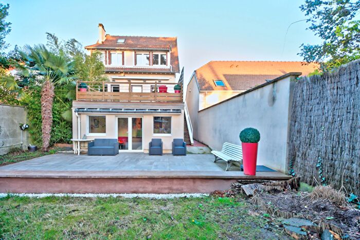 Maison à vendre - Le Chesnay, Glatigny, Rueil - 8 pièces - 5 chambres