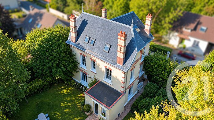 Oulins - Maison 9 pièces à vendre