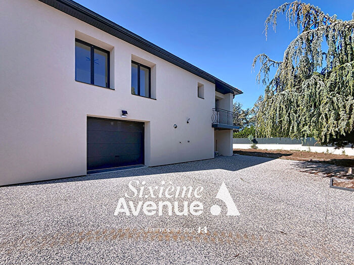 Maison à louer - Saint-Bonnet-de-Mure - 5 pièces - 4 chambres