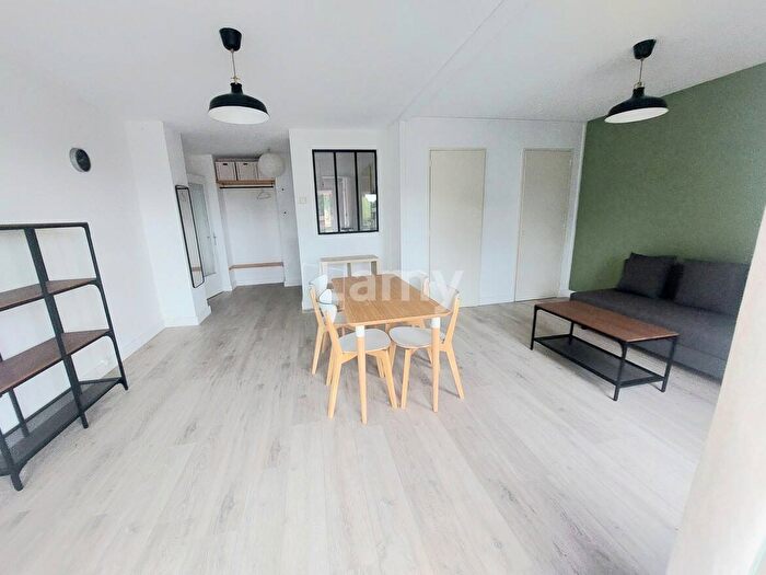 Appartement à louer - Les Platanes, Aix-en-Provence - 3 pièces - 2 chambres