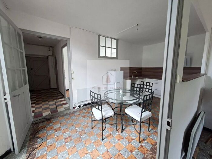 Appartement à louer - Génolhac - 3 pièces - 2 chambres