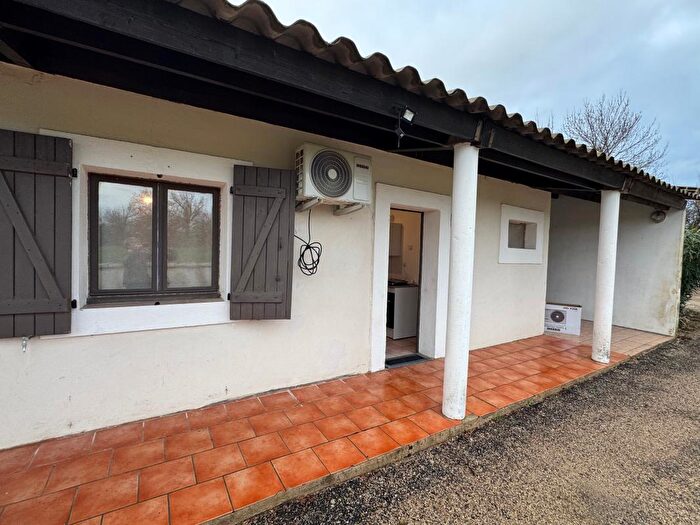 Appartement à louer - Arles, Pont de Crau, Moulès - 1 pièce - 1 chambre